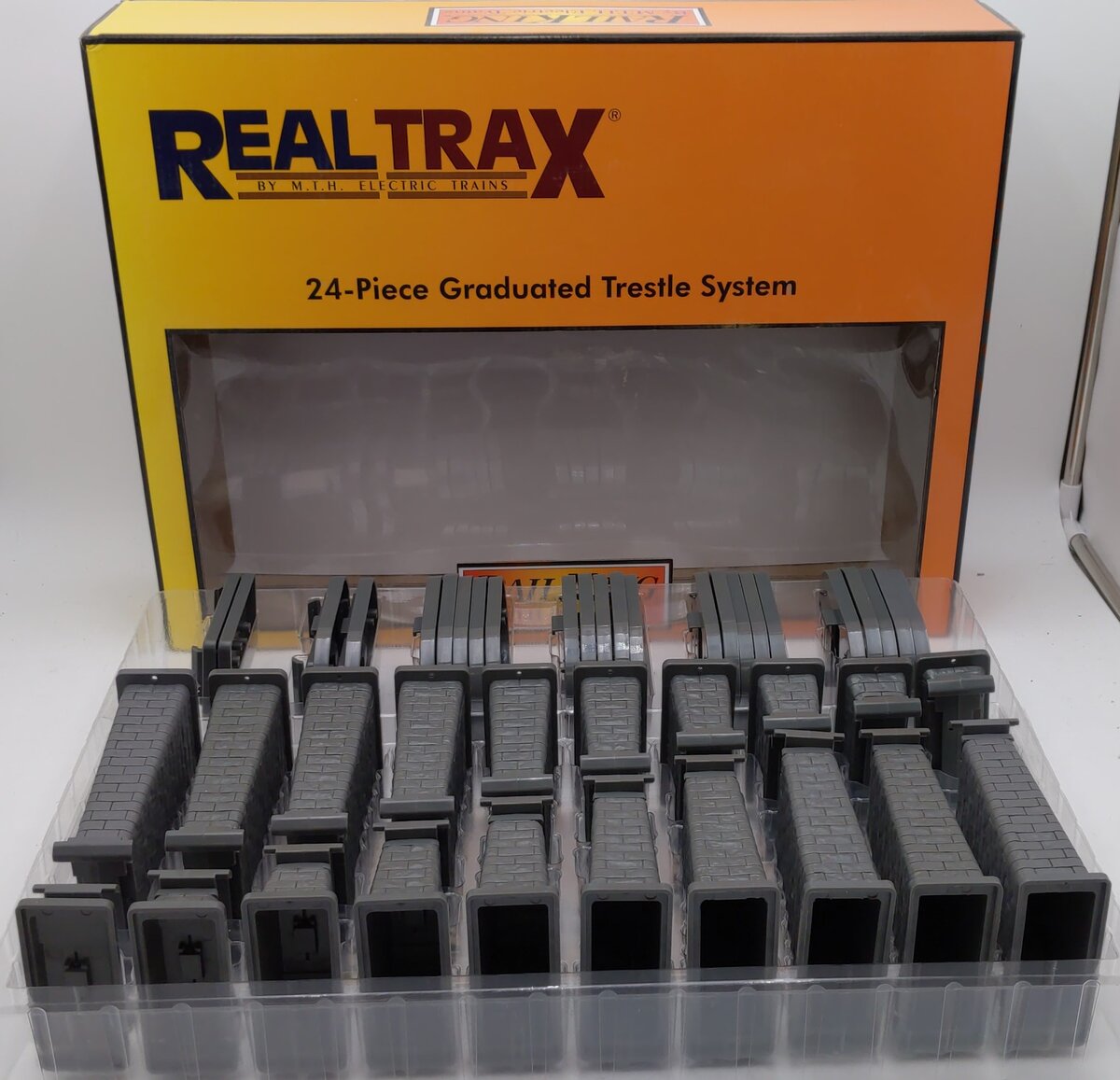 MTH 40-1135 O RealTrax Graduated Trestle System (Pack of 24) – Trainz