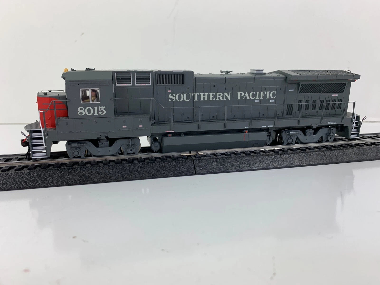 Atlas 9862 HO Southern Pacific Dash 8-40B with DCC & Sound #8015 MT/Bo ...