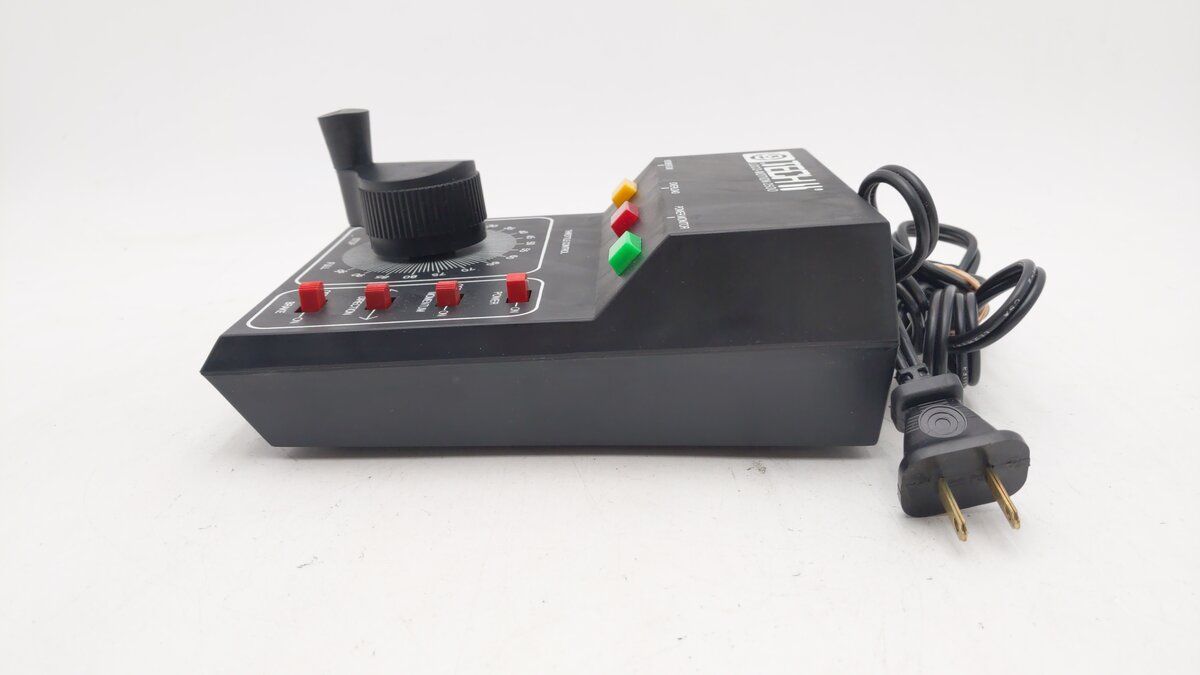 MRC 2500 HO Loco-Motion Tech II Model Train Control EX/Box – Trainz