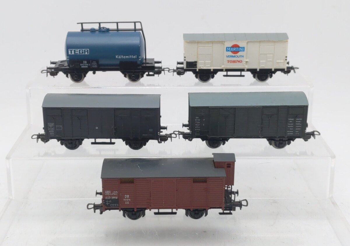Piko HO Scale Assorted Freight Cars [5] VG – Trainz