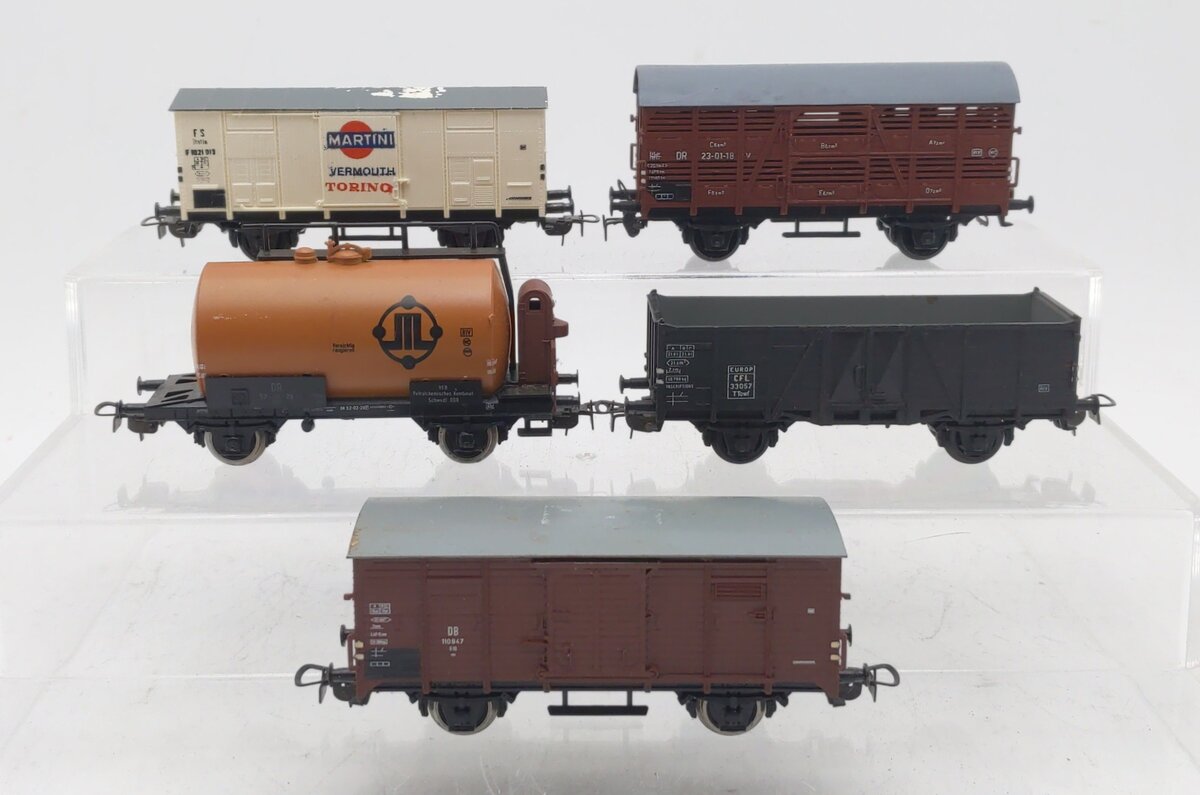 Piko HO Scale Assorted Freight Cars [5] VG – Trainz