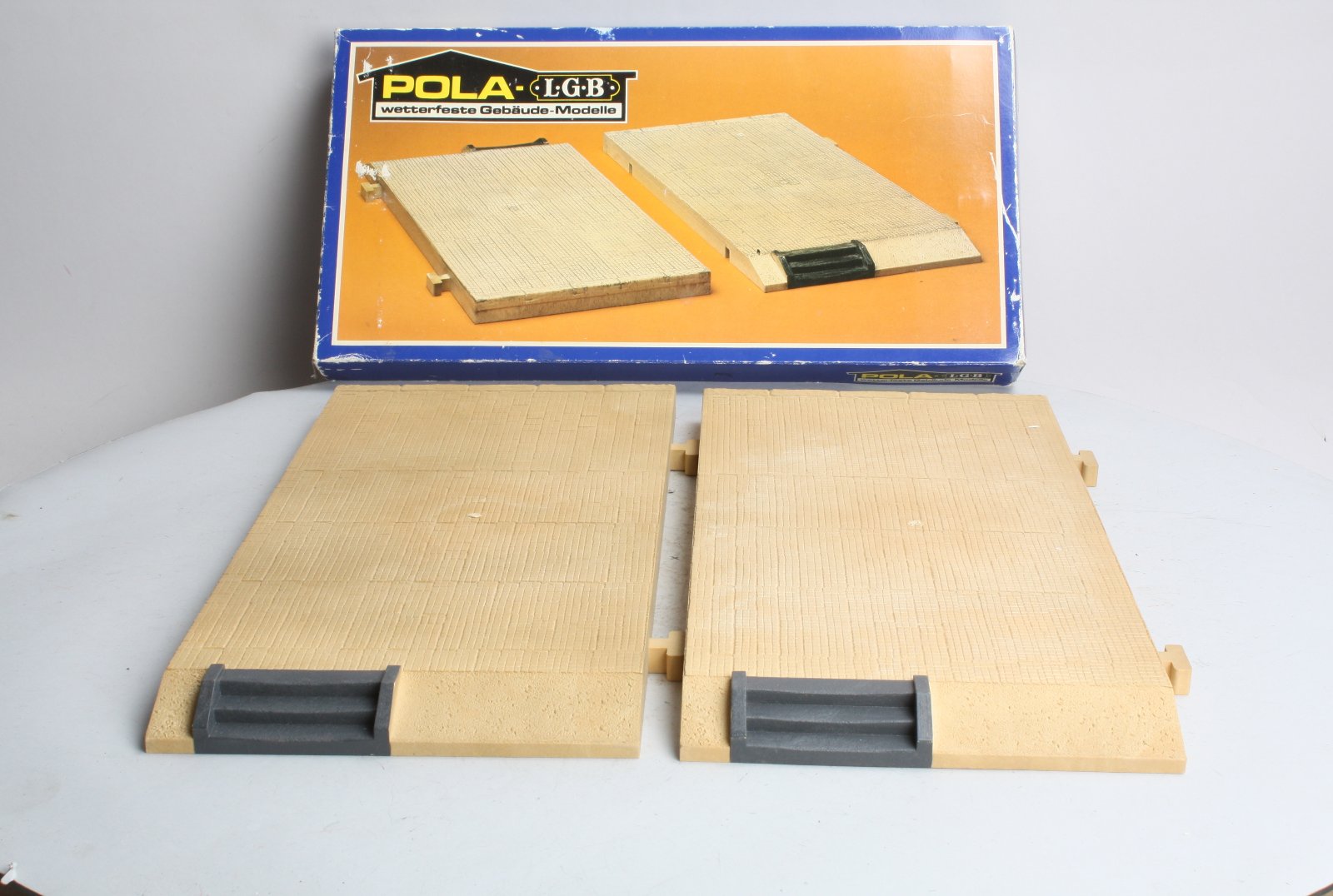 Pola 904 LGB 430 X 200 mm Station Base Plate Set (Box of 2) – Trainz