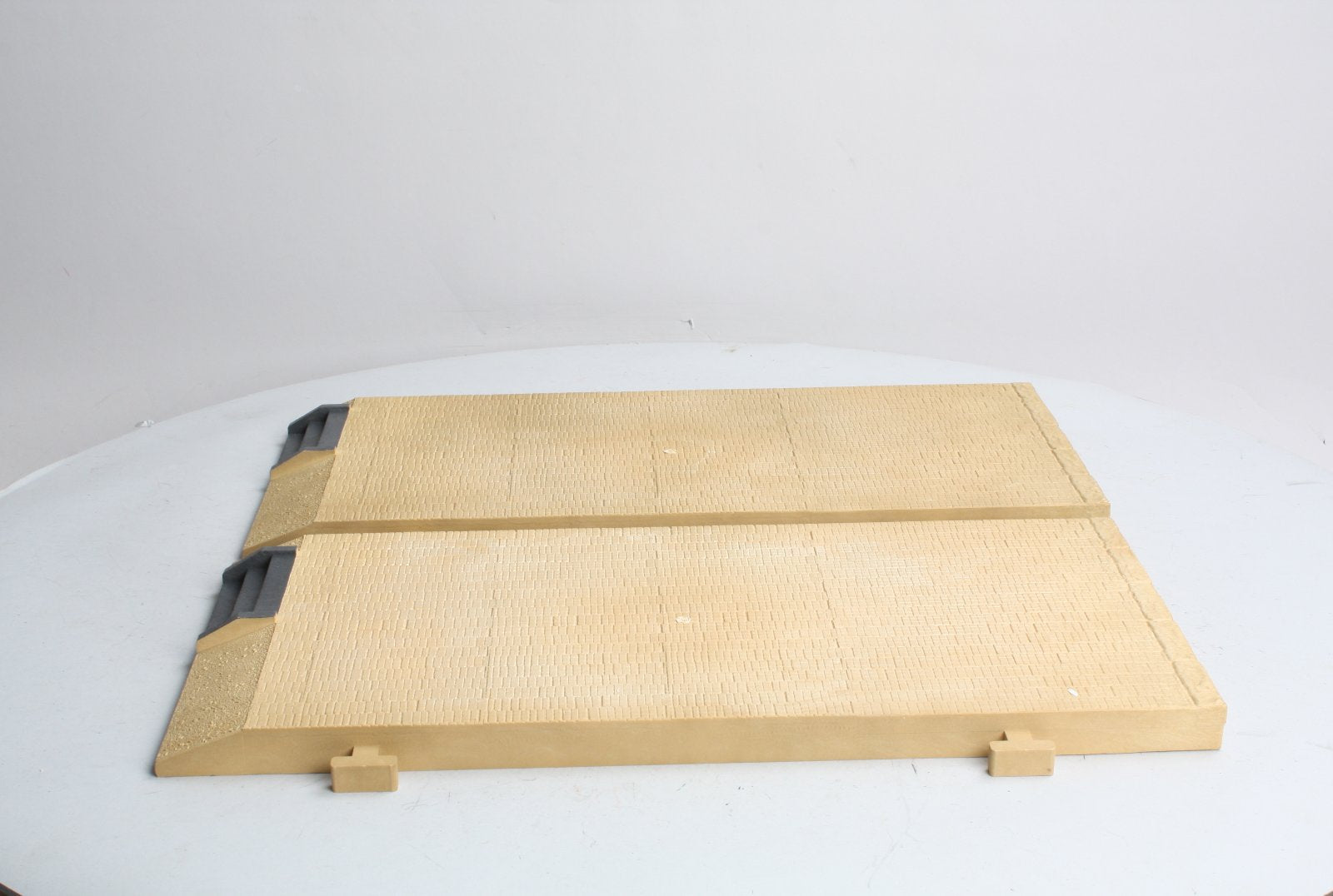 Pola 904 LGB 430 X 200 mm Station Base Plate Set (Box of 2) – Trainz