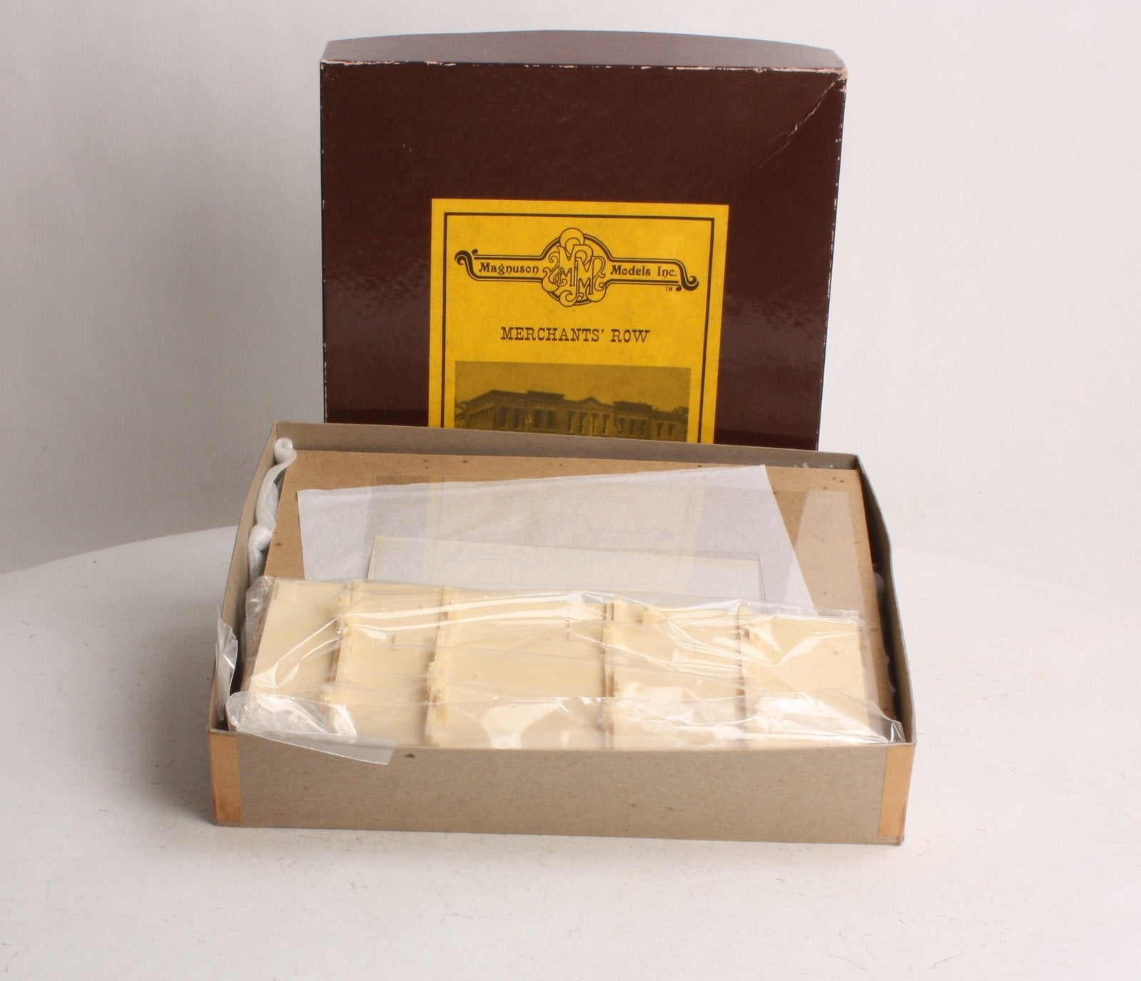 Magnuson Models 439-534 HO Scale Merchant's Row Building Kit – Trainz