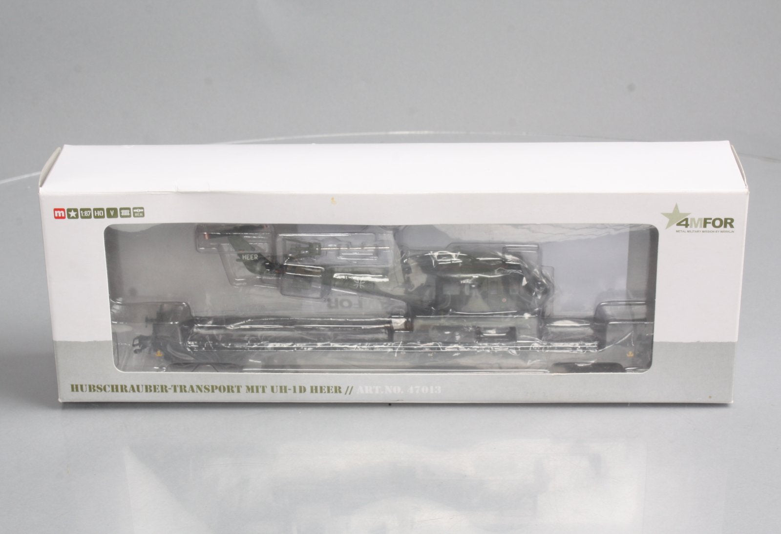 Marklin 47013 Flatcar with UH-1D Helicopter BW – Trainz