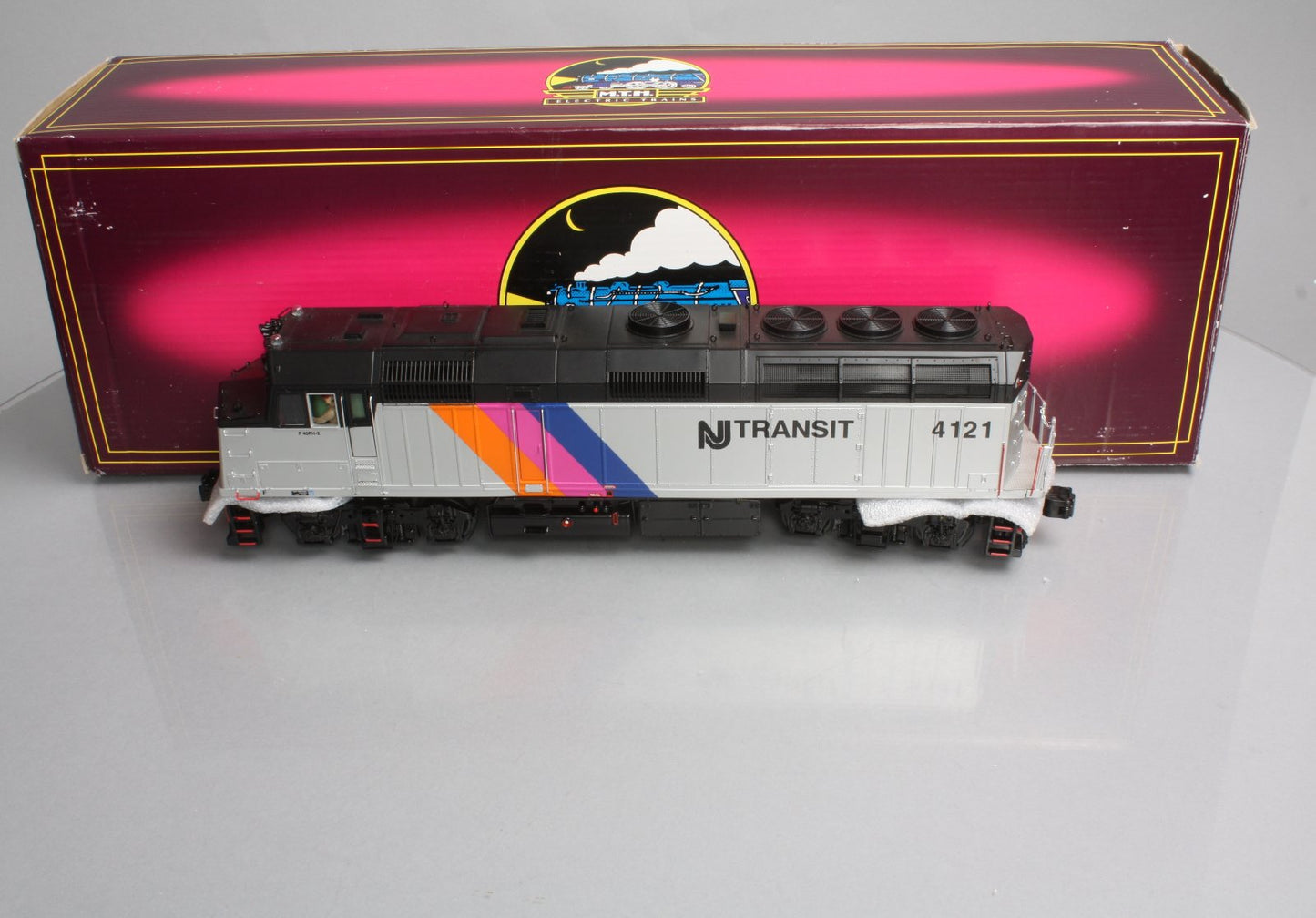 MTH 20-20109-3 NJ Transit F40PH Non-Powered Diesel Engine #4121 – Trainz