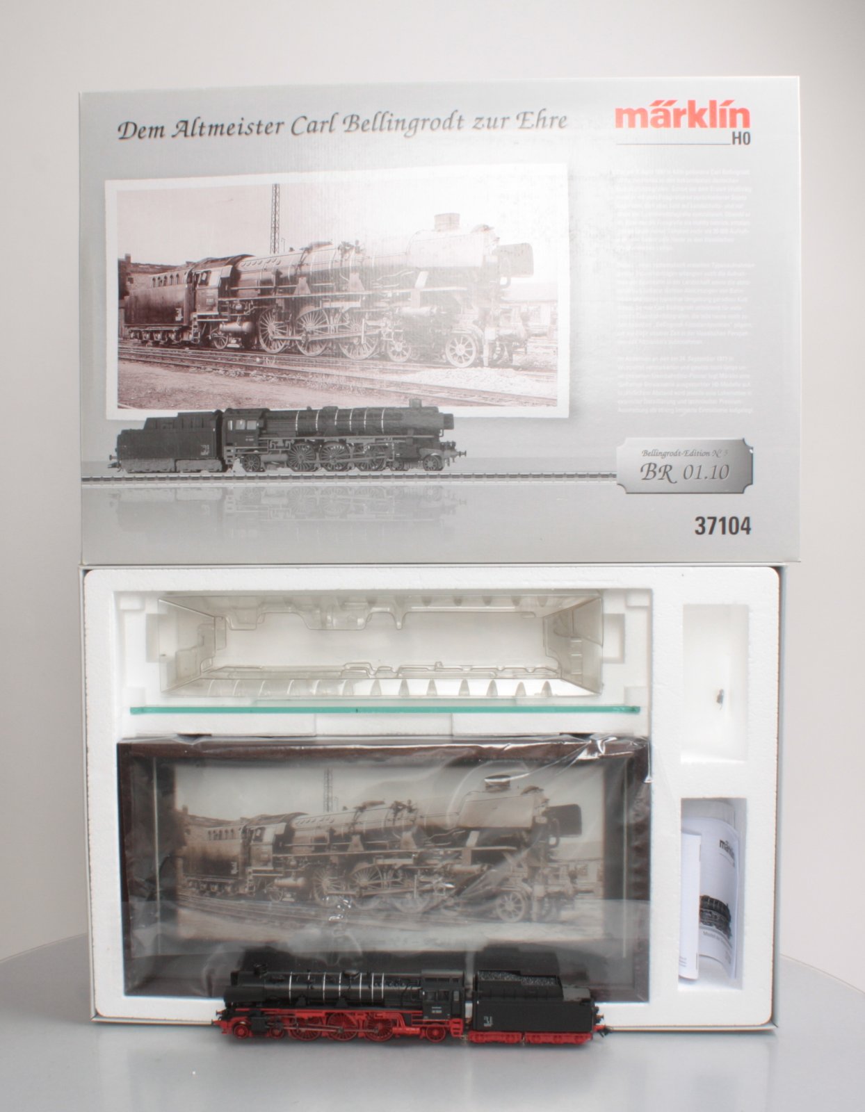 Marklin 37104 1.10 (DB) Express Steam Locomotive – Trainz