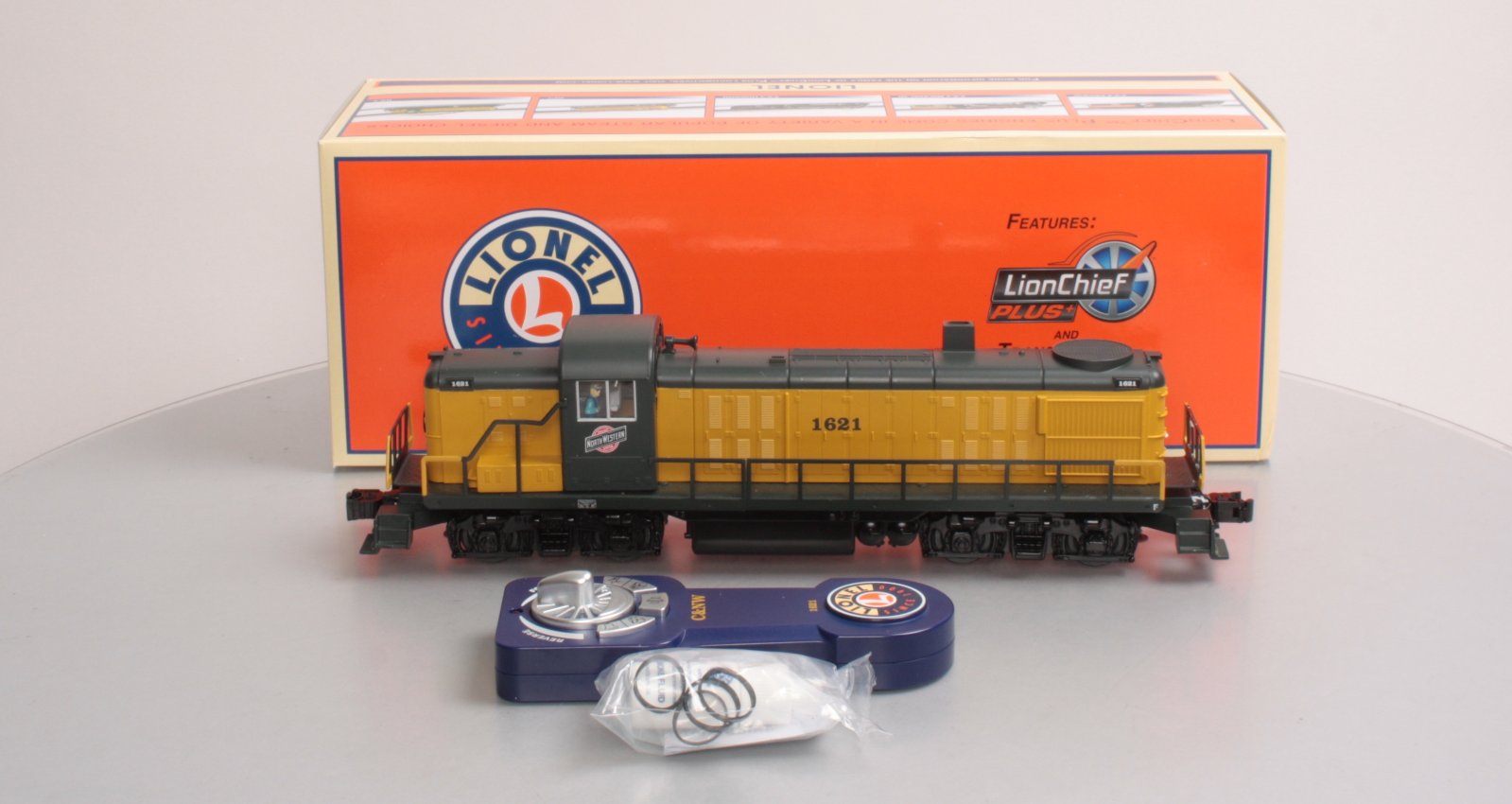 Lionel 6-38778 CNW LionChief Plus RS-3 Diesel Locomotive #1621 – Trainz