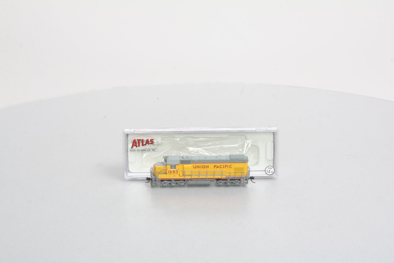 Atlas 52608 N Scale Union Pacific GP15-1 Diesel Locomotive #1683 – Trainz