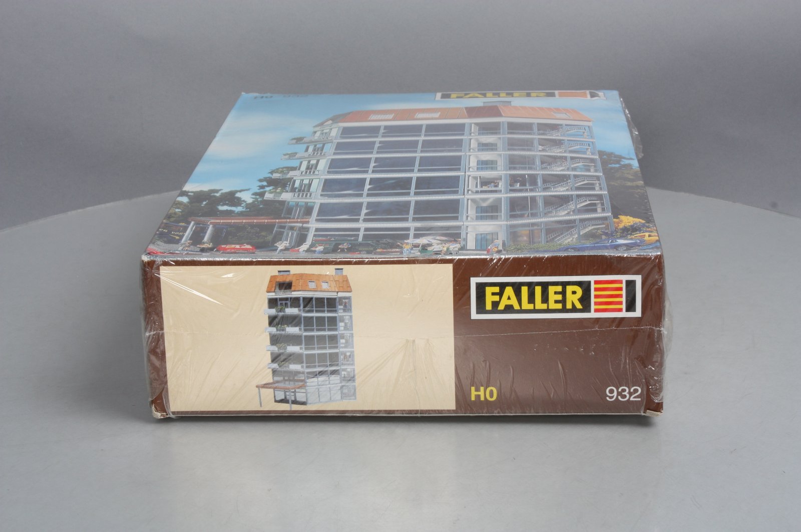Faller 932 HO Scale High Rise Office Plastic Building Kit – Trainz