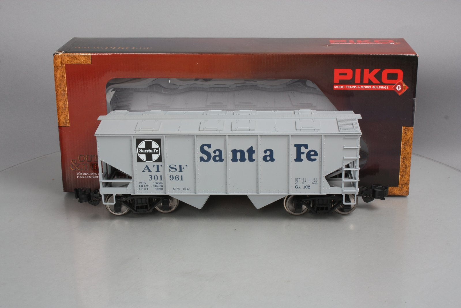 Piko 38835 G Scale Santa Fe Covered Hopper Car (Metal Wheels) – Trainz
