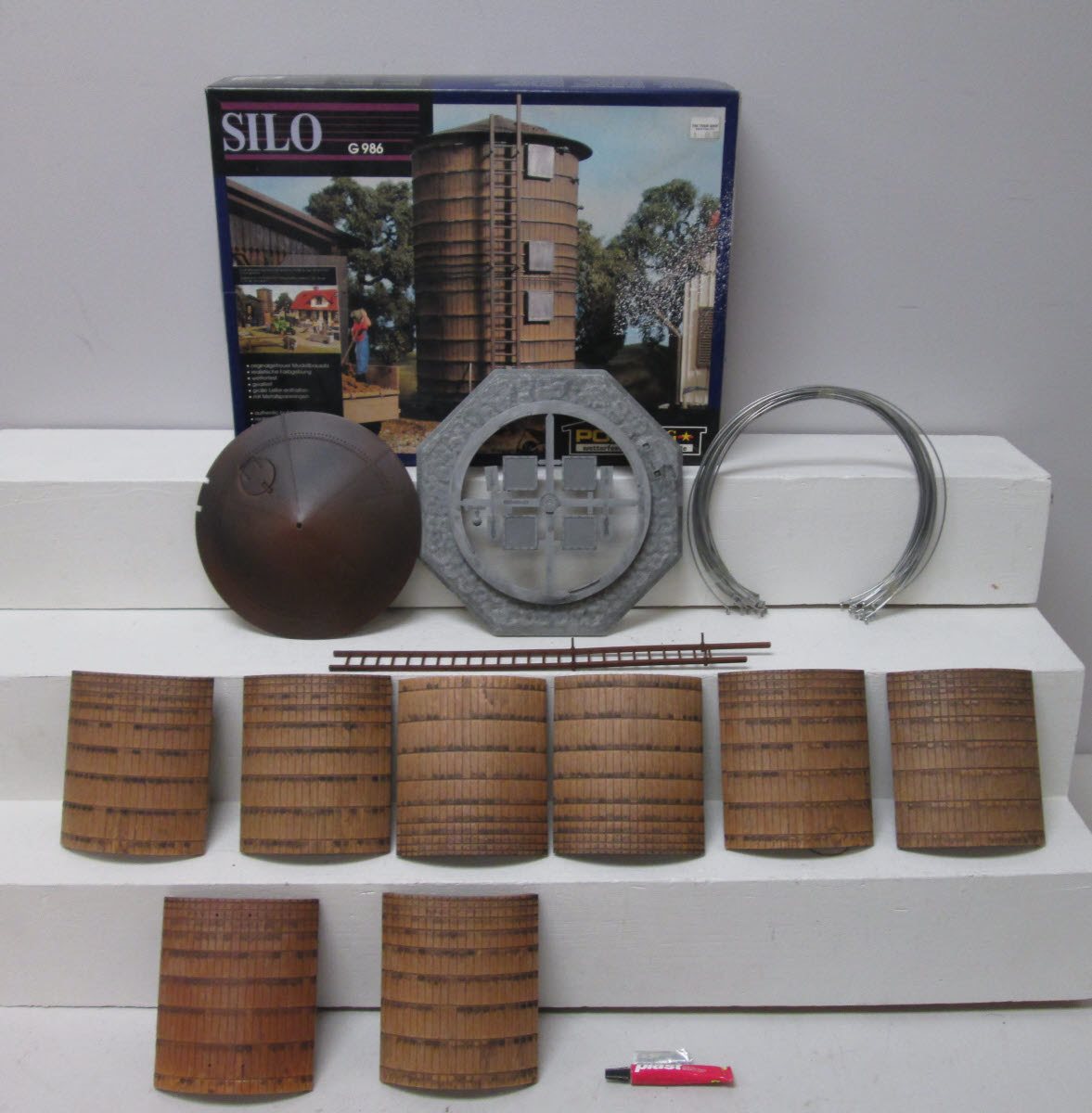 Pola 986 G Scale Grain Silo Kit – Trainz