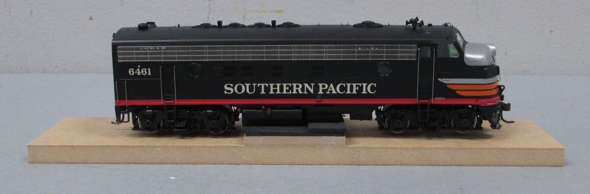Athearn G22501 HO Southern Pacific EMD FP7A Diesel Locomotive w/Snowpl ...