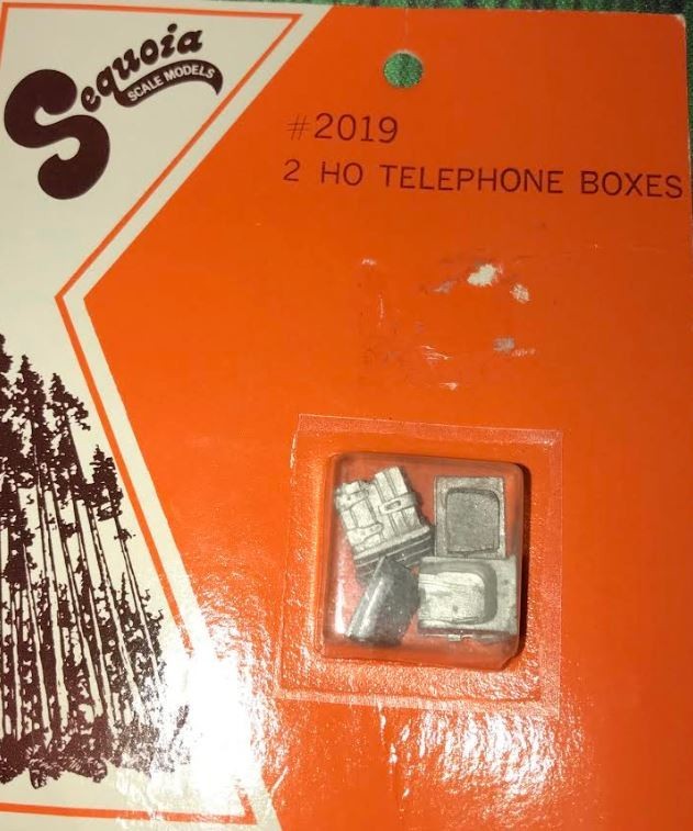 Sequoia Scale Models 2019 HO Telephone Boxes. (Pack of 2) – Trainz