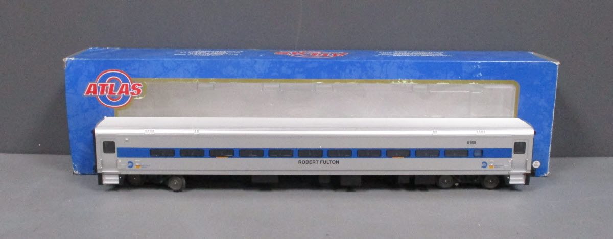 Atlas 6243-3 Metro North Comet II Coach #6180 (3 Rail) – Trainz
