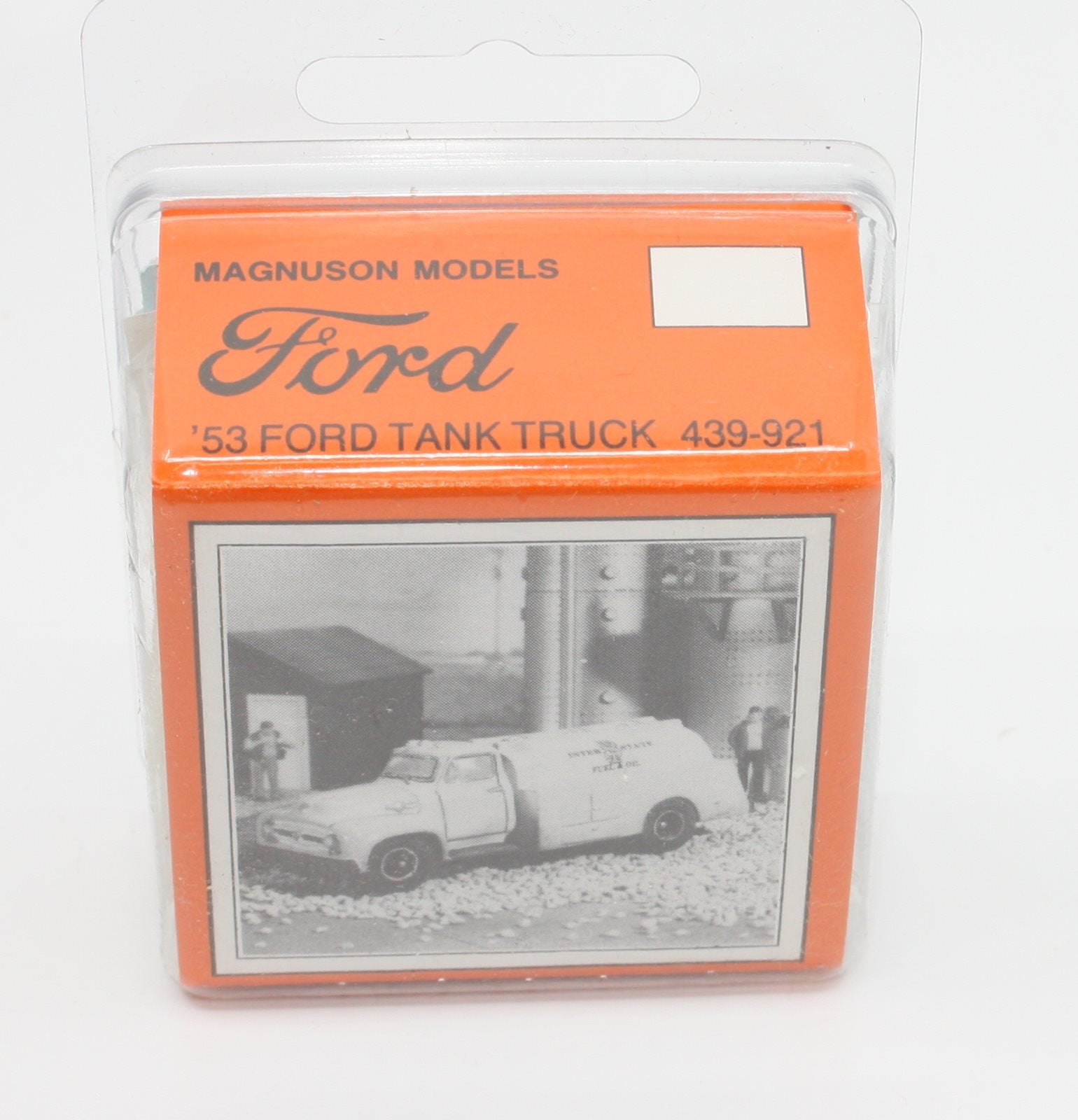 Magnuson Models 439-921 HO '53 Ford Tank Truck Resin Kit – Trainz