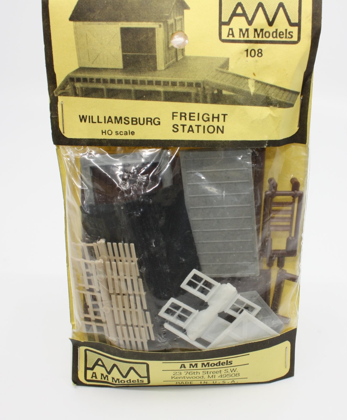 AM Models 108 HO Williamsburg Freight Station with Platform Kit – Trainz