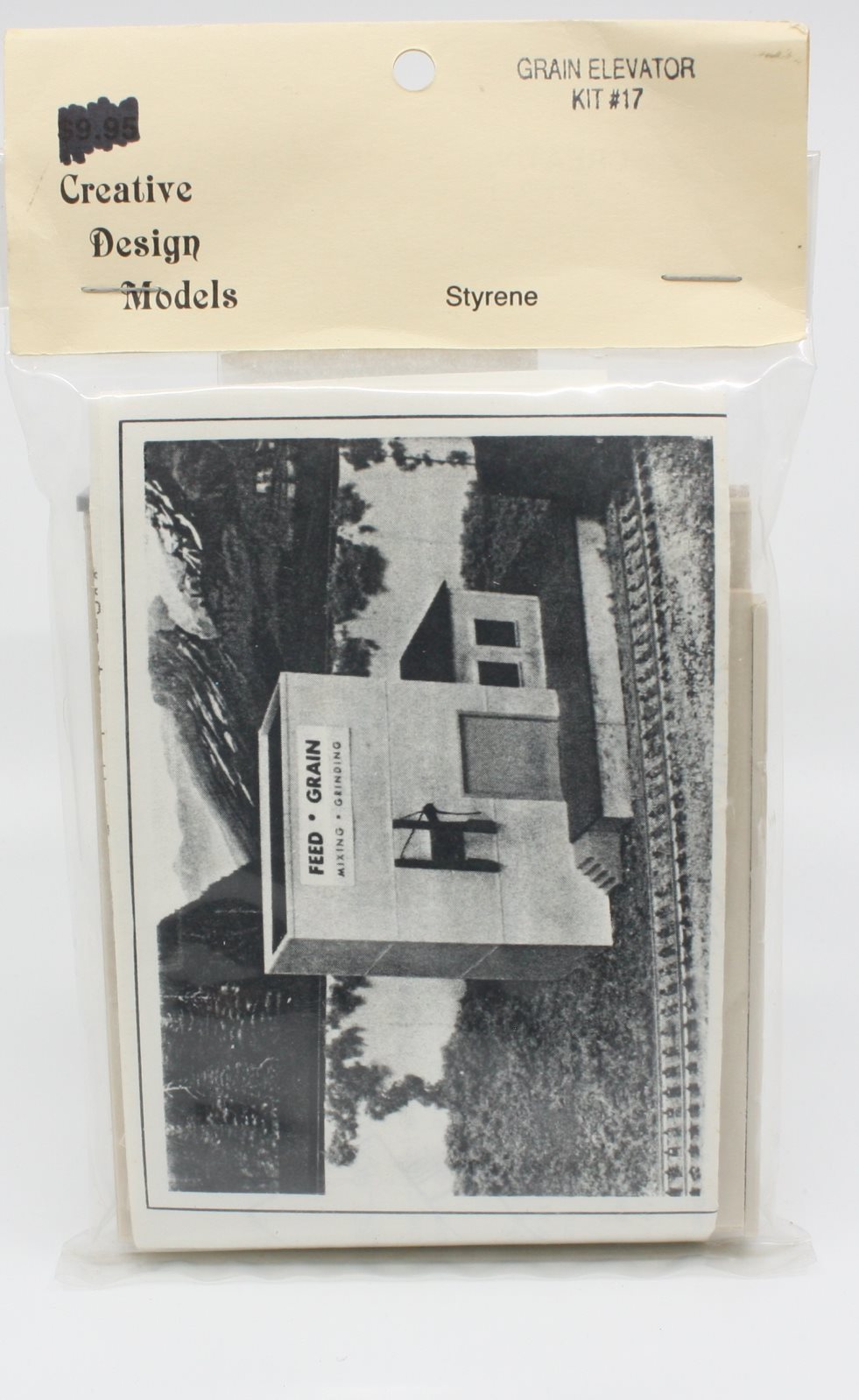 Creative Design Models 17 HO Grain Elevator Building Kit – Trainz