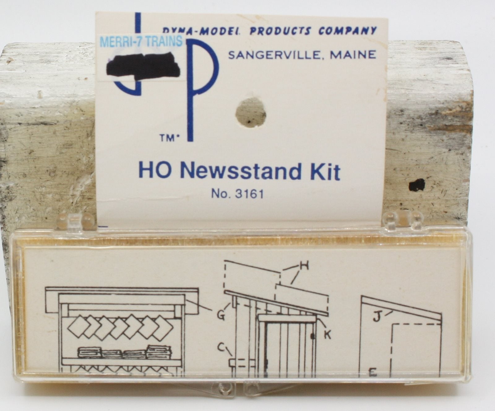 Dyna-Model 3161 HO Newstand Kit – Trainz