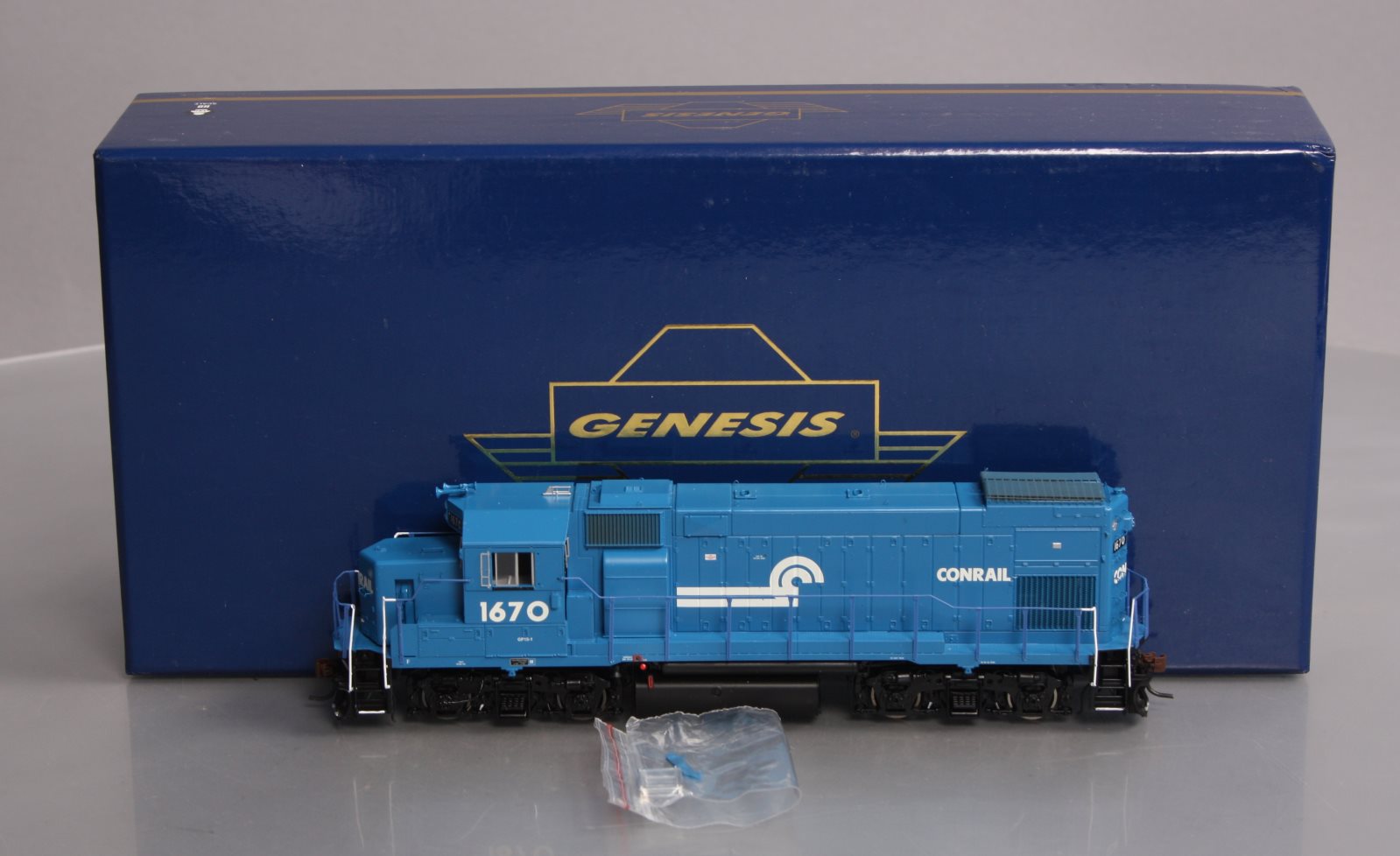 Athearn G68008 HO Conrail GP15-1 Diesel Locomotive #1670 – Trainz