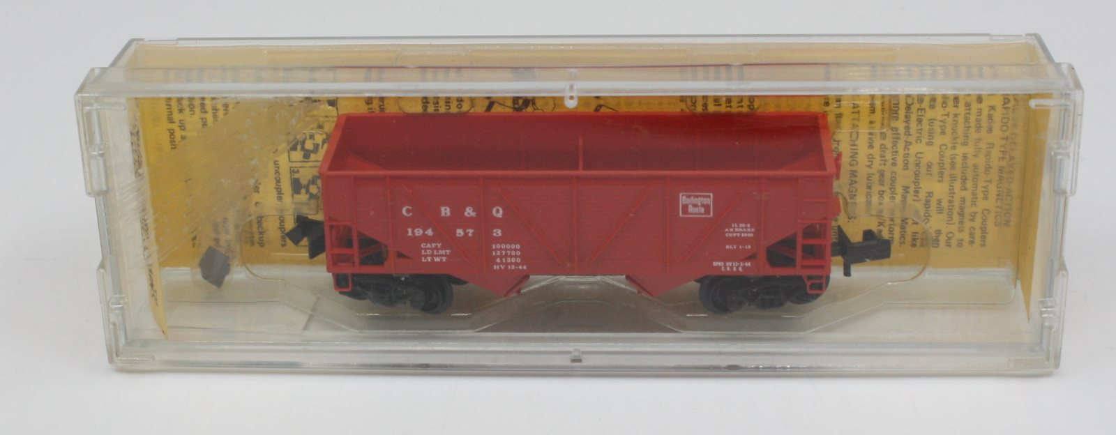 Kadee 57021 MicroTrains 57021 N Scale Twin Hopper CB & Q – Trainz