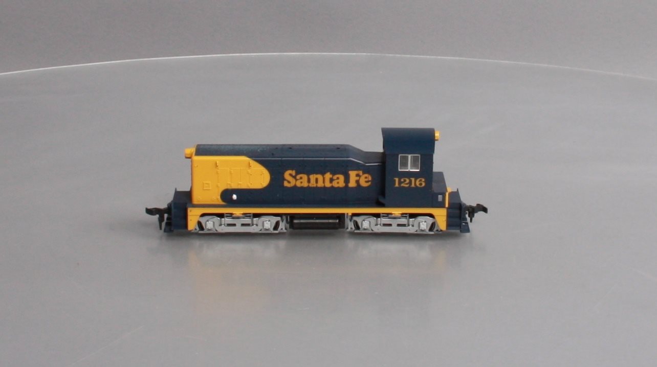 Kato 37-111 HO Scale AT&SF EMD NW-2 Diesel Switcher #1216 – Trainz