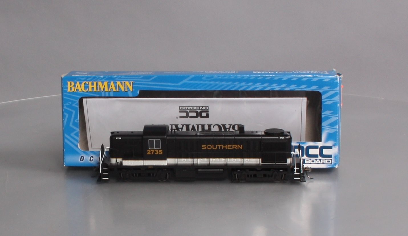 Bachmann 64208 HO Southern ALCO RS3 Diesel Locomotive DCC #2735 – Trainz