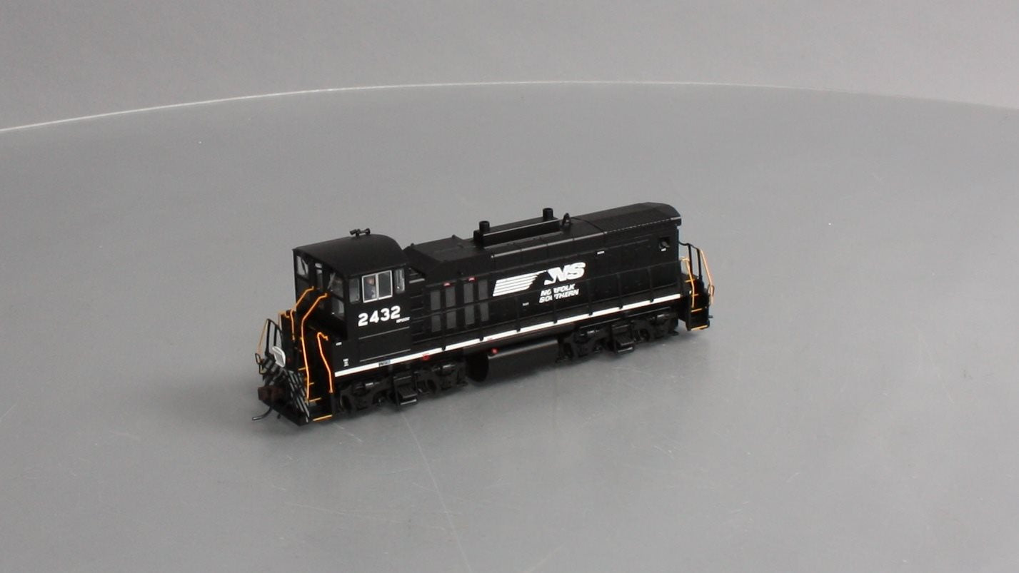 Atlas 10011054 HO Scale NS EMD MP15DC Diesel Locomotive #2432 wSound & – Trainz