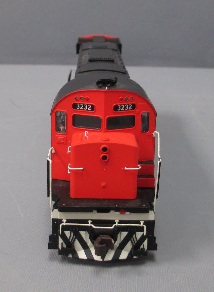 Atlas 10001340 HO CN C424 Phase III Diesel Locomotive #3232 – Trainz
