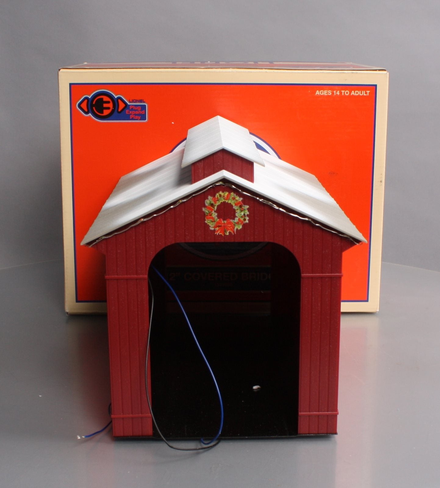 Lionel 1929090 O Lighted Christmas Half-Covered Bridge – Trainz