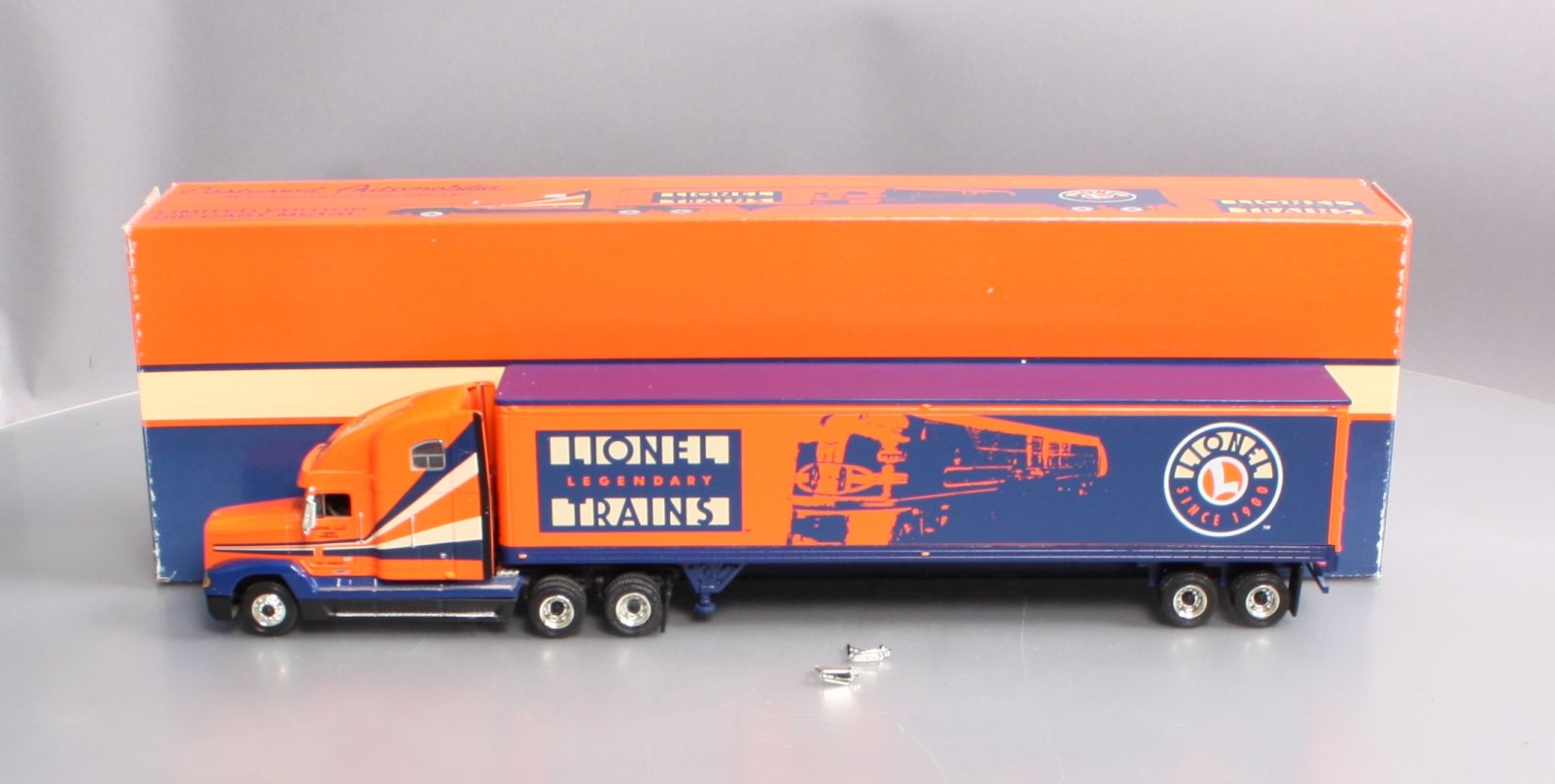 Lionel 417500 Eastwood Automobilia Tractor & Trailer Limited Edition ...
