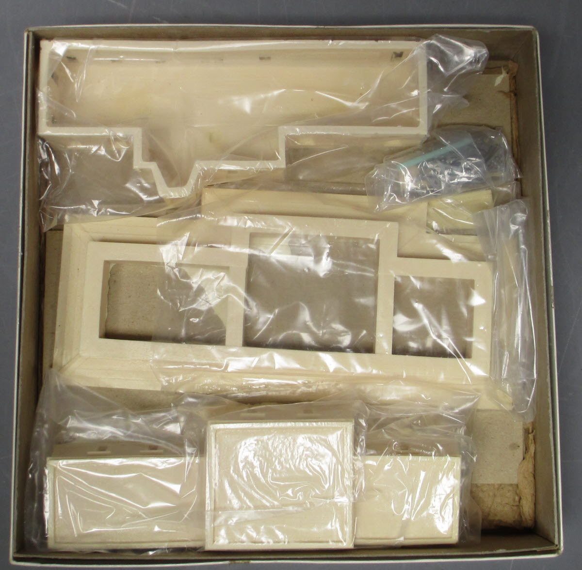 Magnuson Models M513 HO Scale The Colfax Street Station Building Kit ...