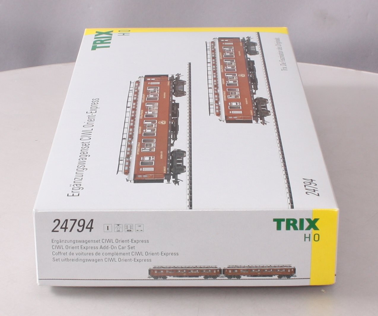 Trix 24794 HO CIWL Orient Express Add-On Car Set (2) – Trainz