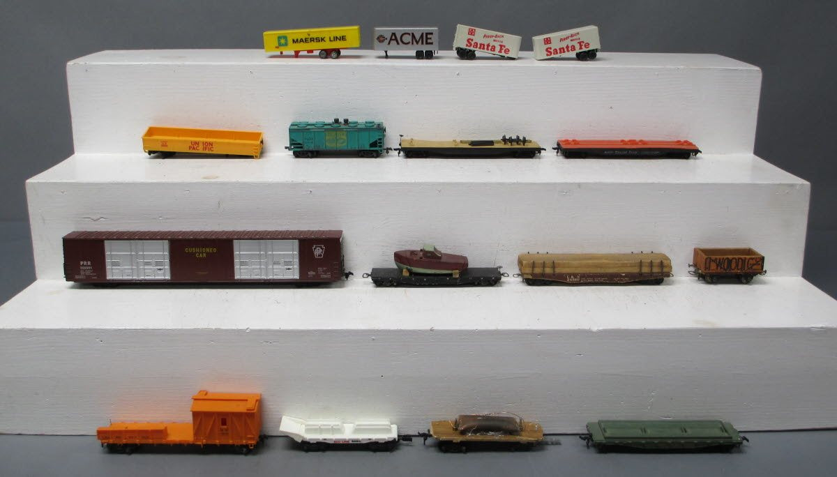 HO Scale Assorted Freight Cars & Containers [17] – Trainz
