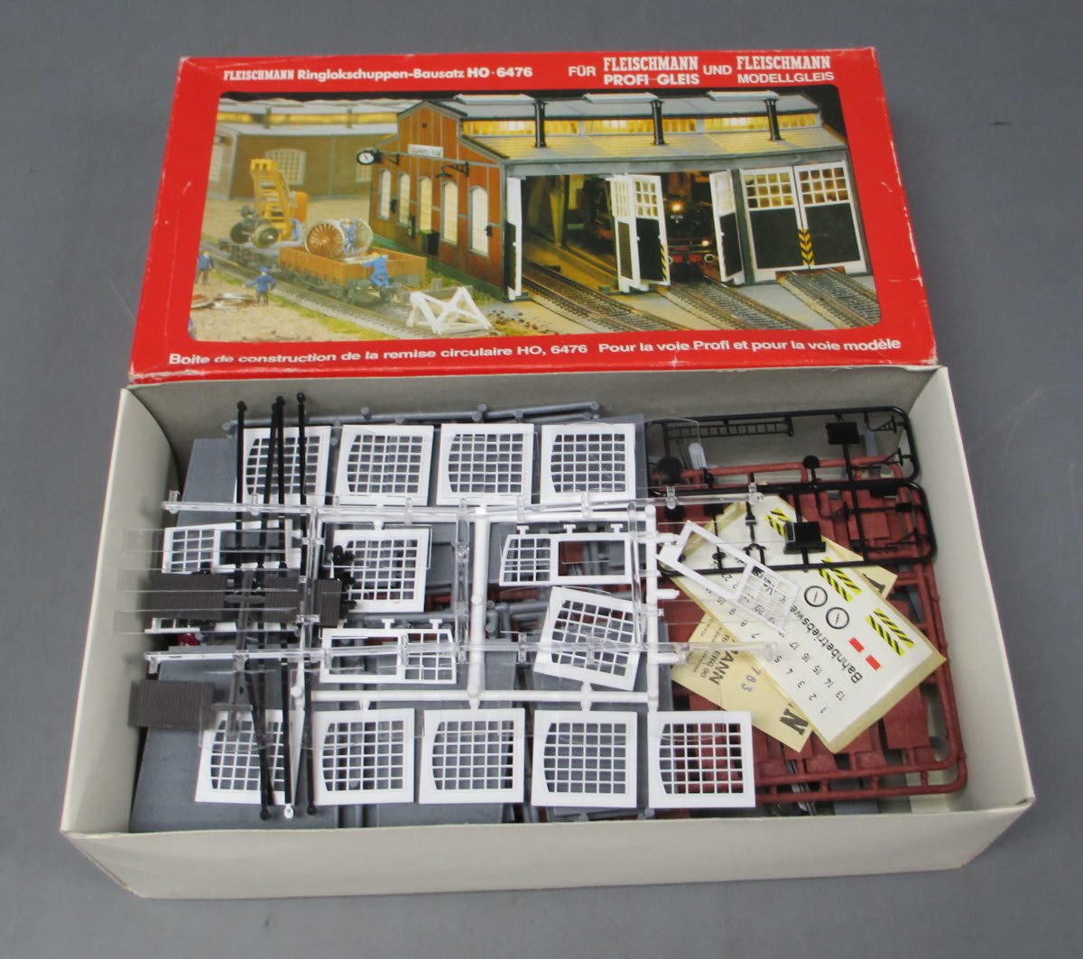 Fleischmann 6476 HO Scale Roundhouse Locomotive Shed Kit – Trainz