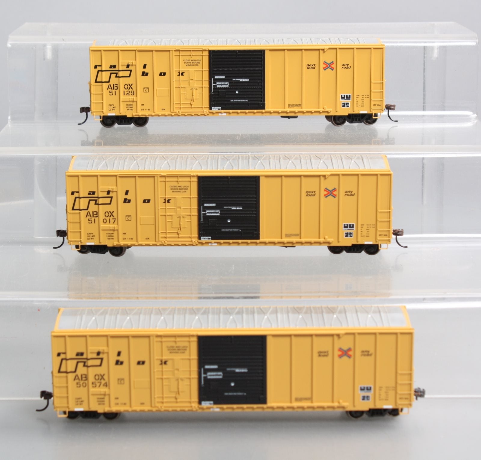 Athearn 71007 HO RailBox/Late 50' FMC Ex-Post Combo Door Boxcar (Set o – Trainz