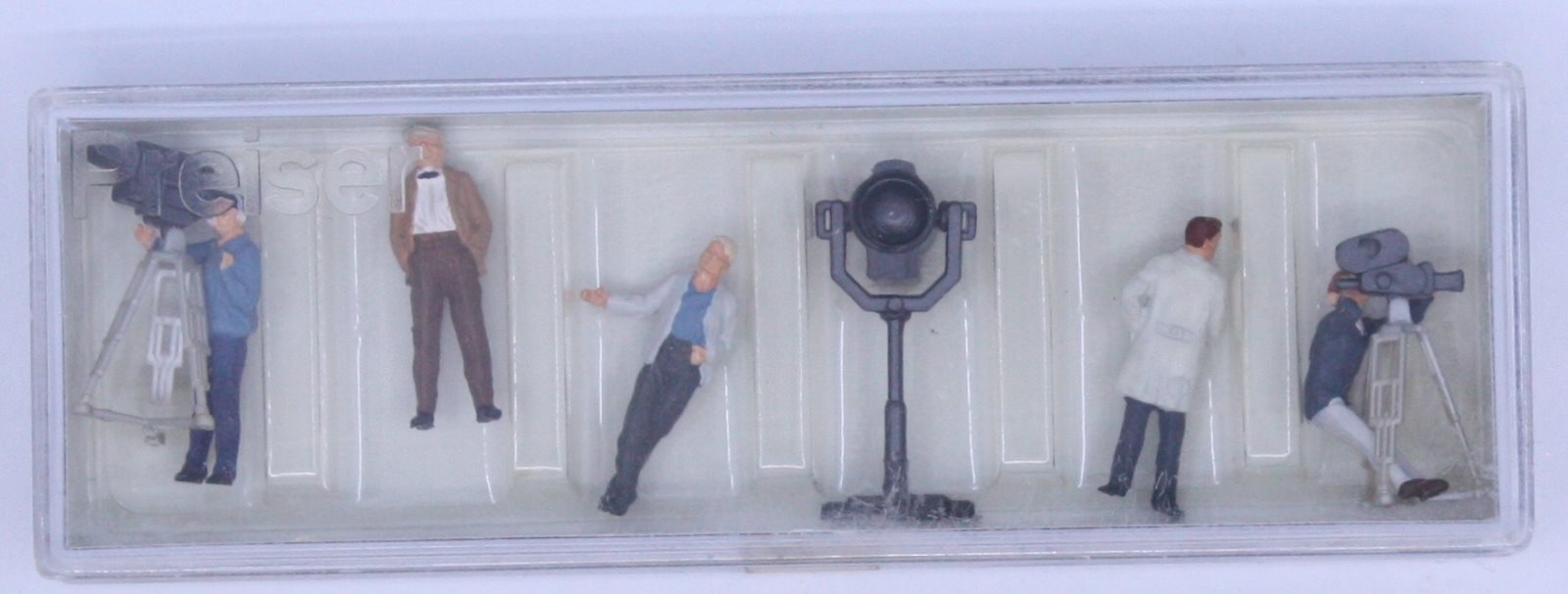 Preiser 10062 HO Scale Film and Television Crew Figure Pack – Trainz