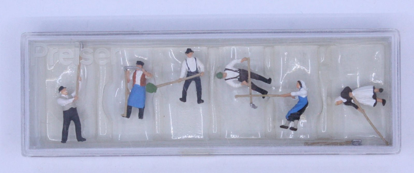 Preiser 75010 TT People Harvesting Hay Figures (Set of 6) – Trainz
