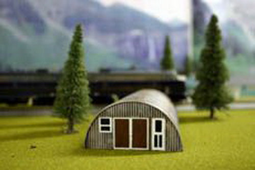 Imex 6100 Tom''''s Quonset Hut – Trainz