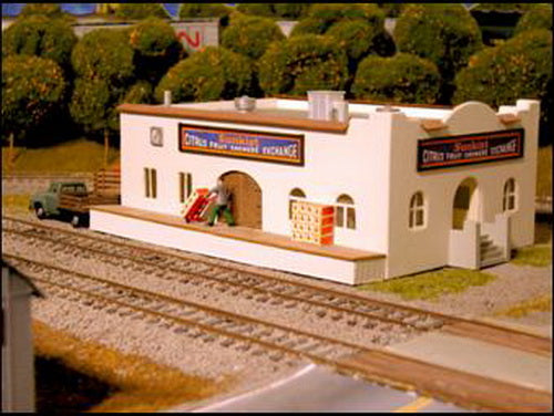 Alpine Division Scale Models 83 Sunkist Citrus Exchange – Trainz