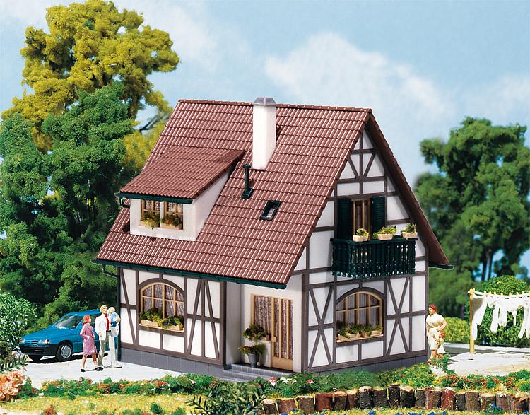 Faller 130257 One family house w/trim – Trainz