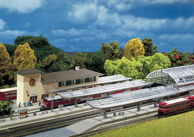 Faller 2718 Z Scale 3 Platforms with 2 Covered Kits – Trainz