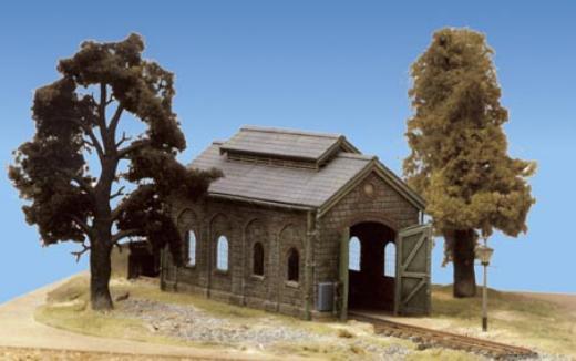 Ratio 203 N Scale Engine Shed Kit – Trainz