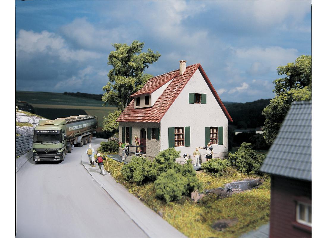 Piko 61826 HO House – Trainz