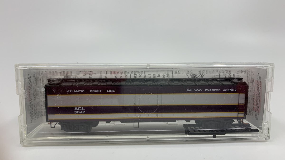Micro-Trains 05200040 N ACL 52' 2" Riveted Steel Plug Door Express Ree ...