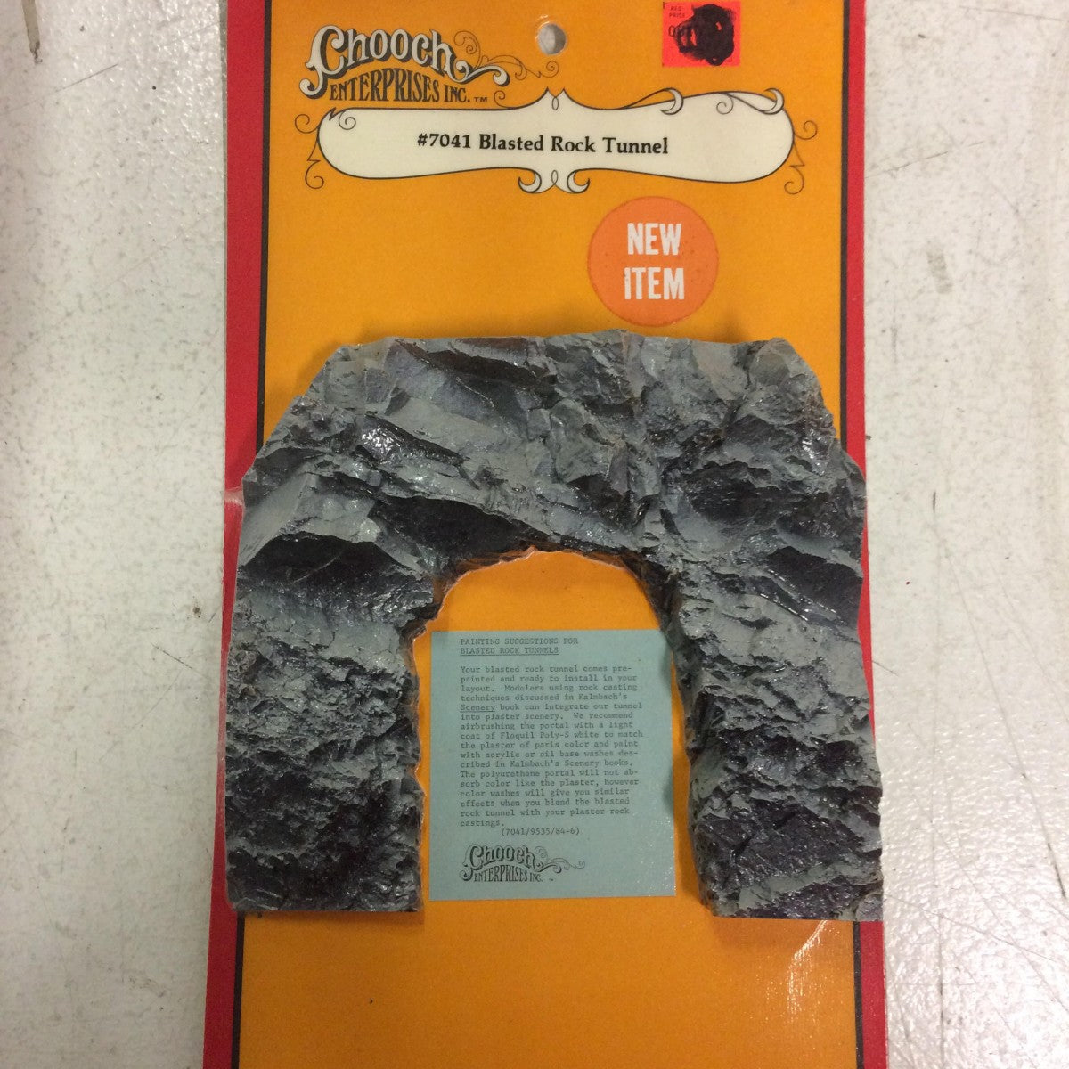 Chooch 7041 HO Scale Blasted Rock Tunnel Portal – Trainz