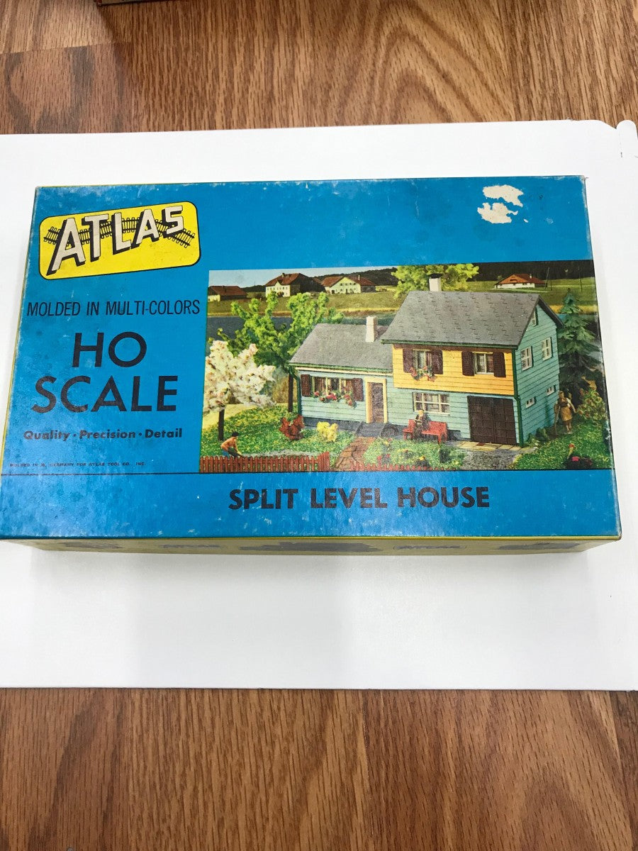 Atlas 738-149 HO Split Level House Building Kit – Trainz