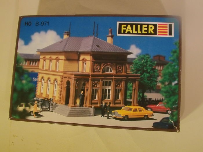 Faller B-971 HO Scale Central Administration Building Kit – Trainz