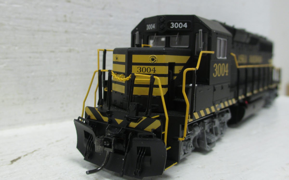 Atlas 10000351 HO Scale Alaska GP40-2 Powered Diesel Locomotive – Trainz