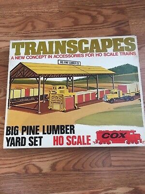 Cox 6039 HO Big Pine Lumber Yard Trainscapes Set Building Kits – Trainz